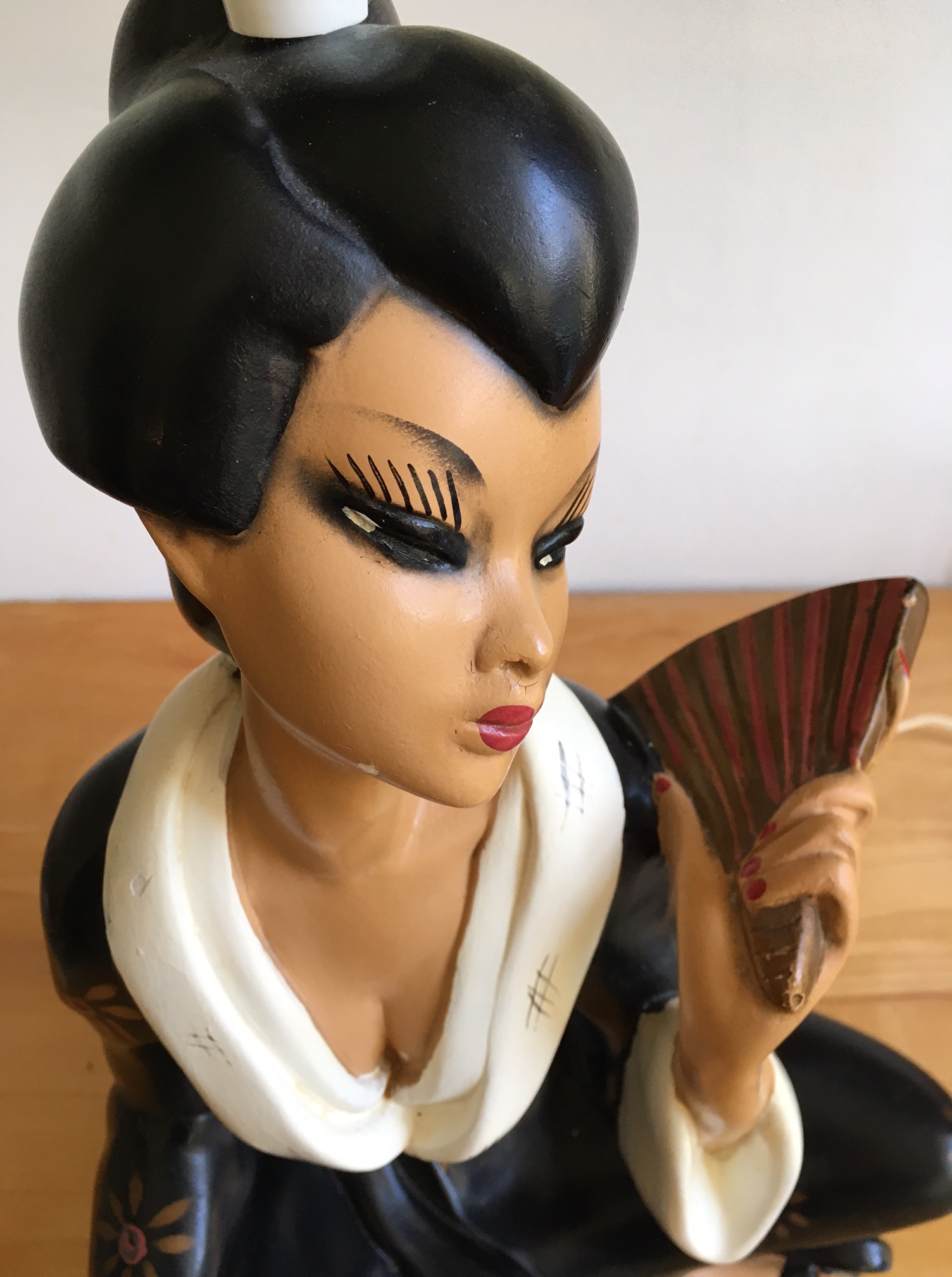 Oriental lady lamp by Nieri – 1950s vintage chalkware statues